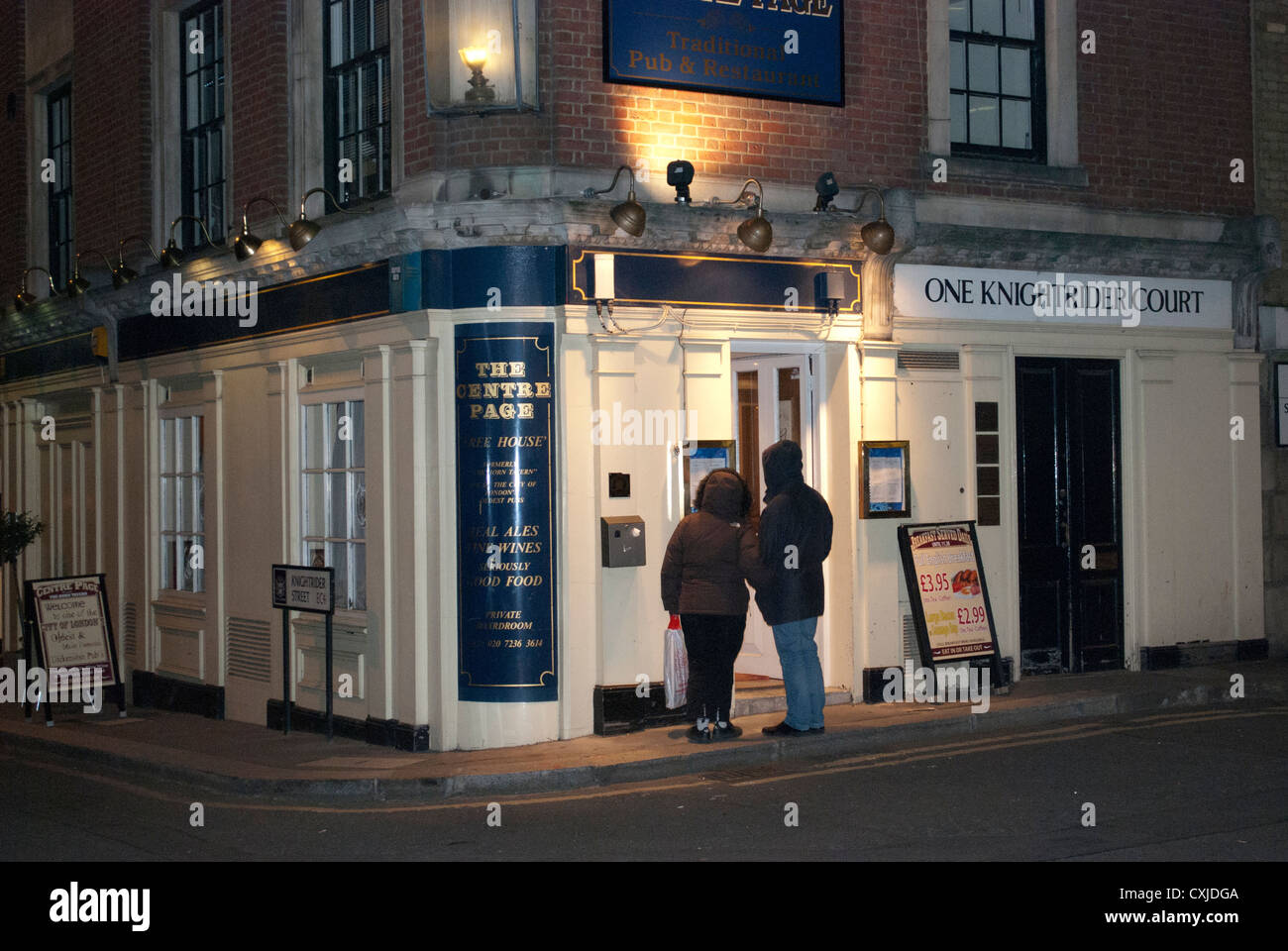 Centre page hi-res stock photography and images - Alamy