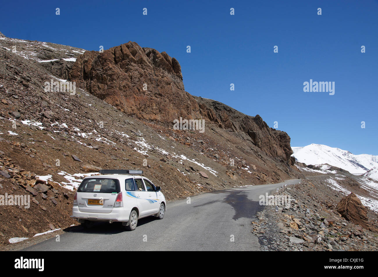 landscape near baralacha la (bara-lacha-pass, 4890m), manali-leh ...