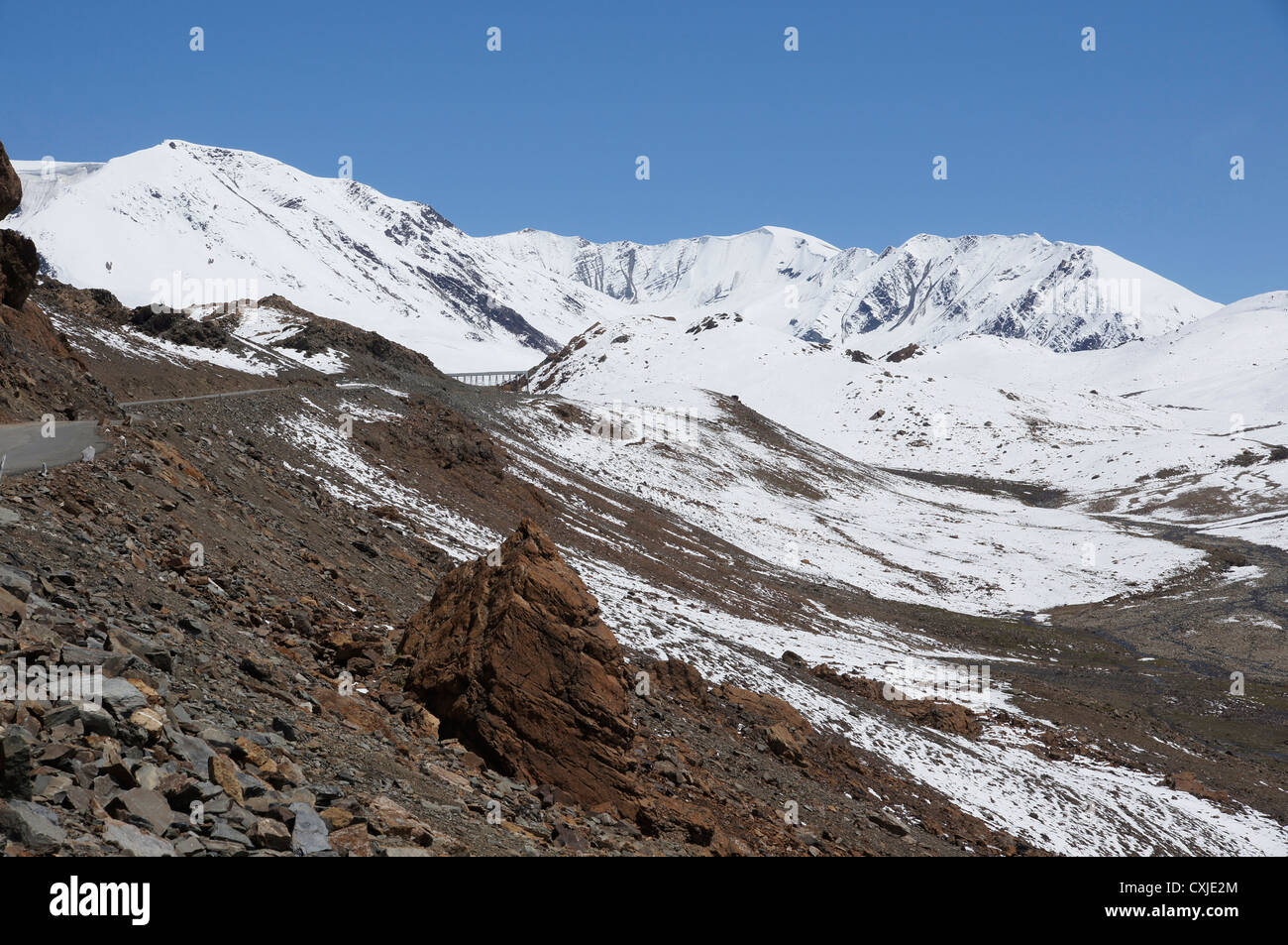 landscape near baralacha la (bara-lacha-pass, 4890m), manali-leh ...