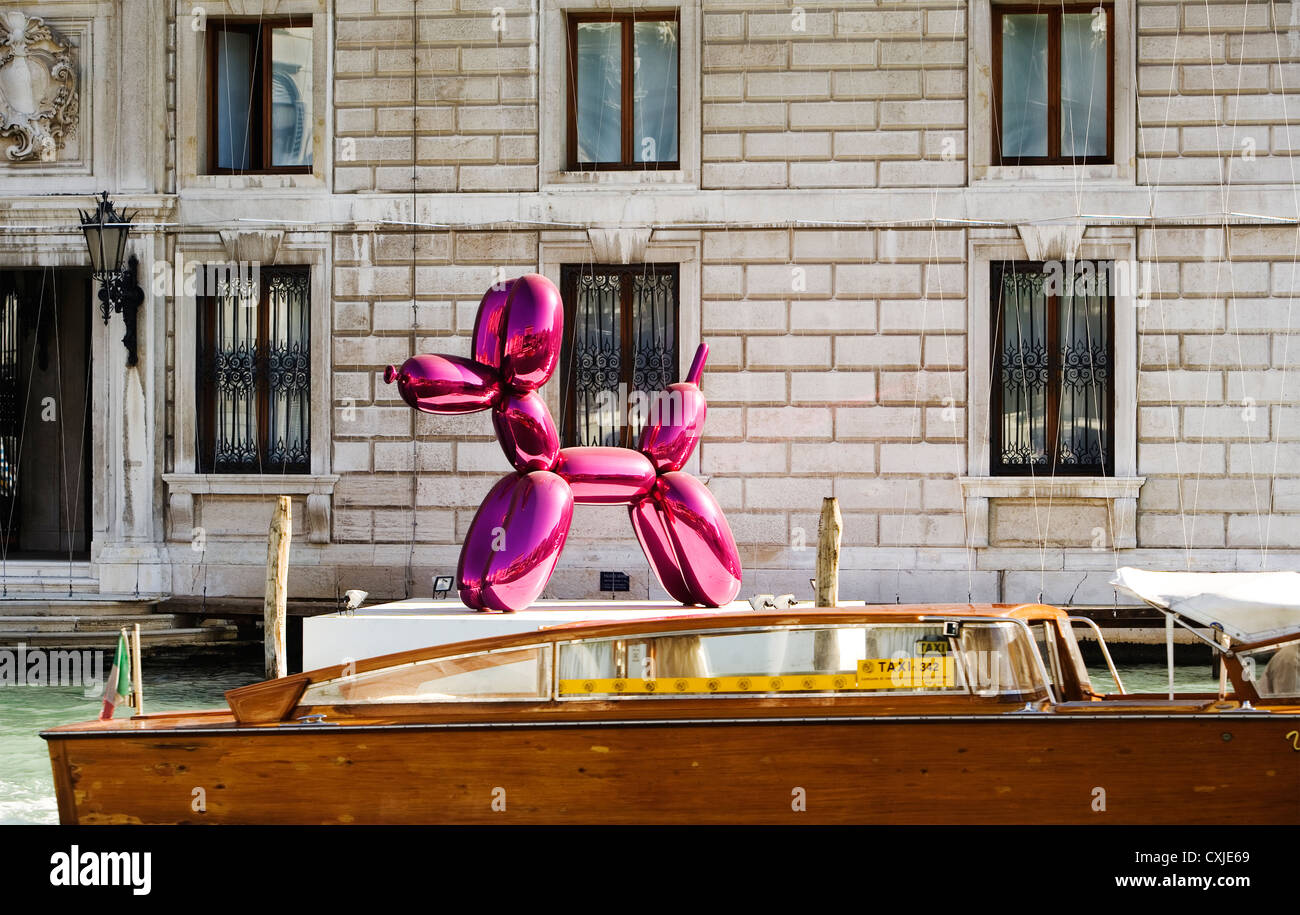 Jeff koons balloon dog hi-res stock photography and images - Alamy
