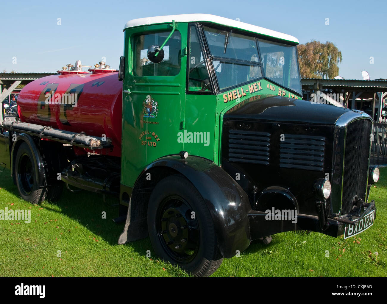 Shell petrol tanker hi-res stock photography and images - Alamy