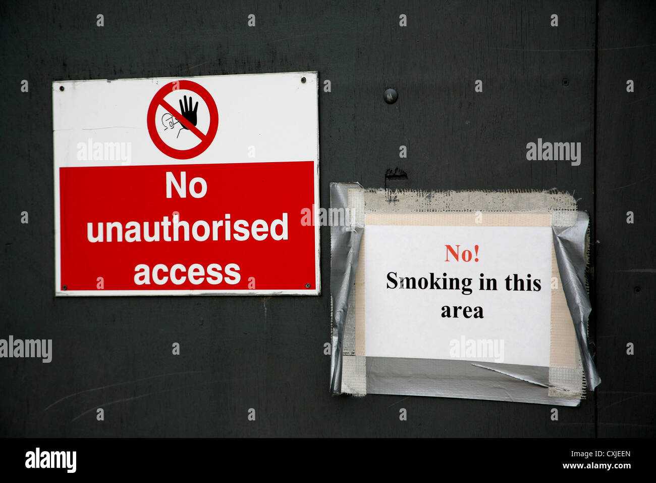 Danger no unauthorised access keep out sign hi-res stock photography ...