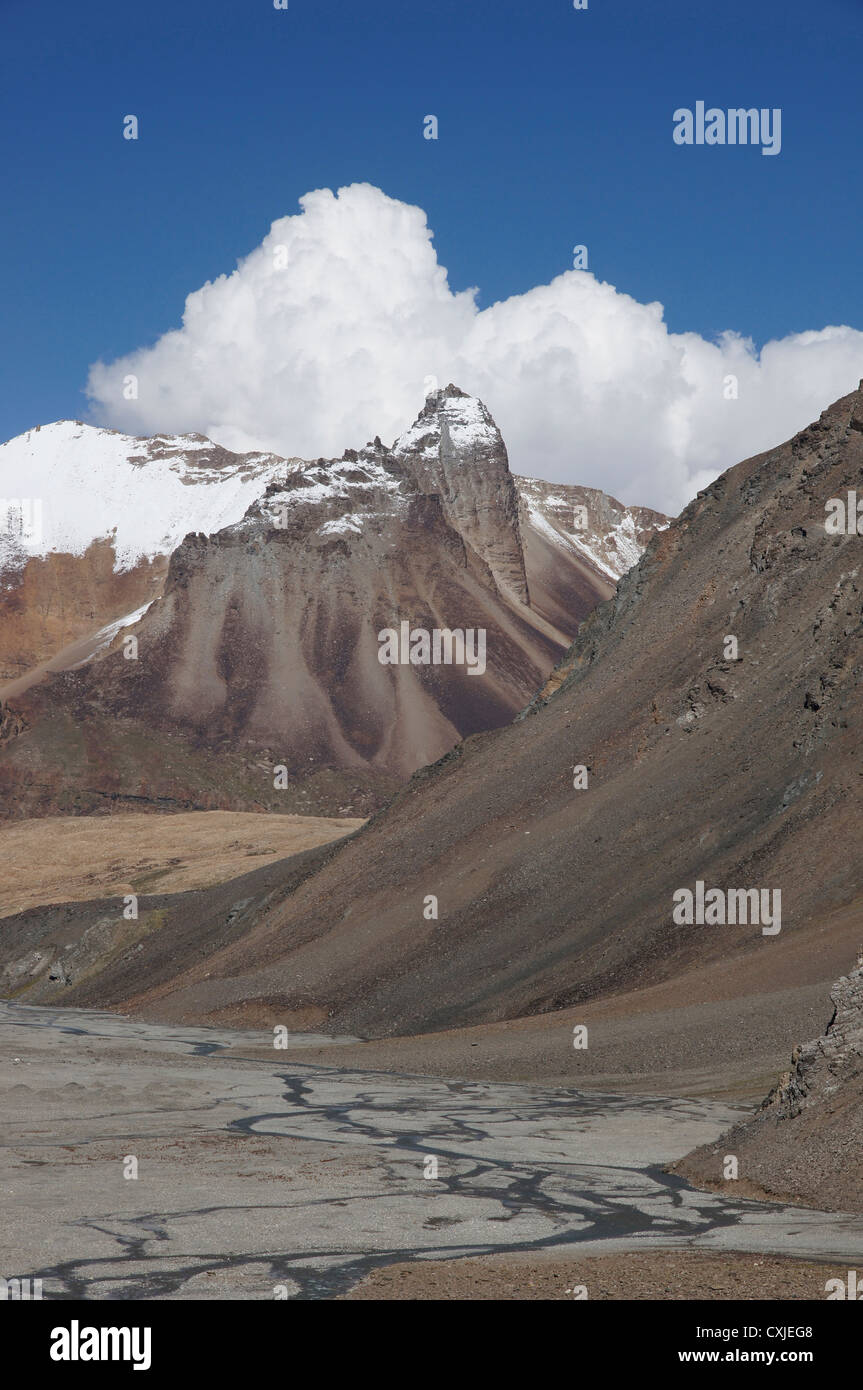 Landscape between Baralacha La (Bara-Lacha-Pass, 4890m) and Sarchu ...