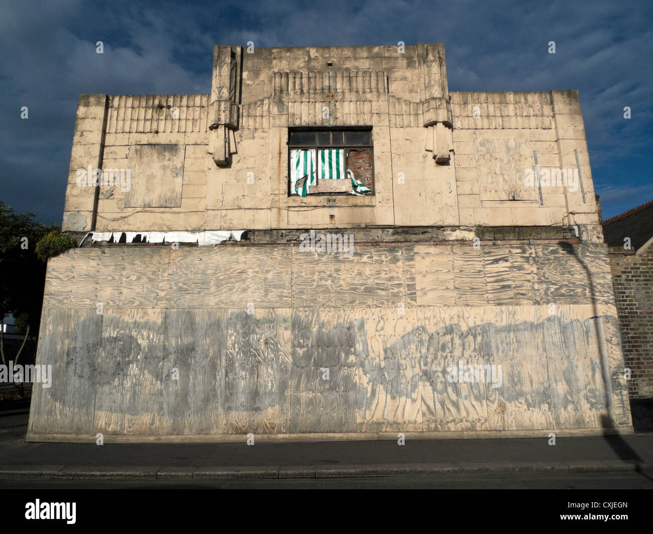Derelict building london hi-res stock photography and images - Alamy