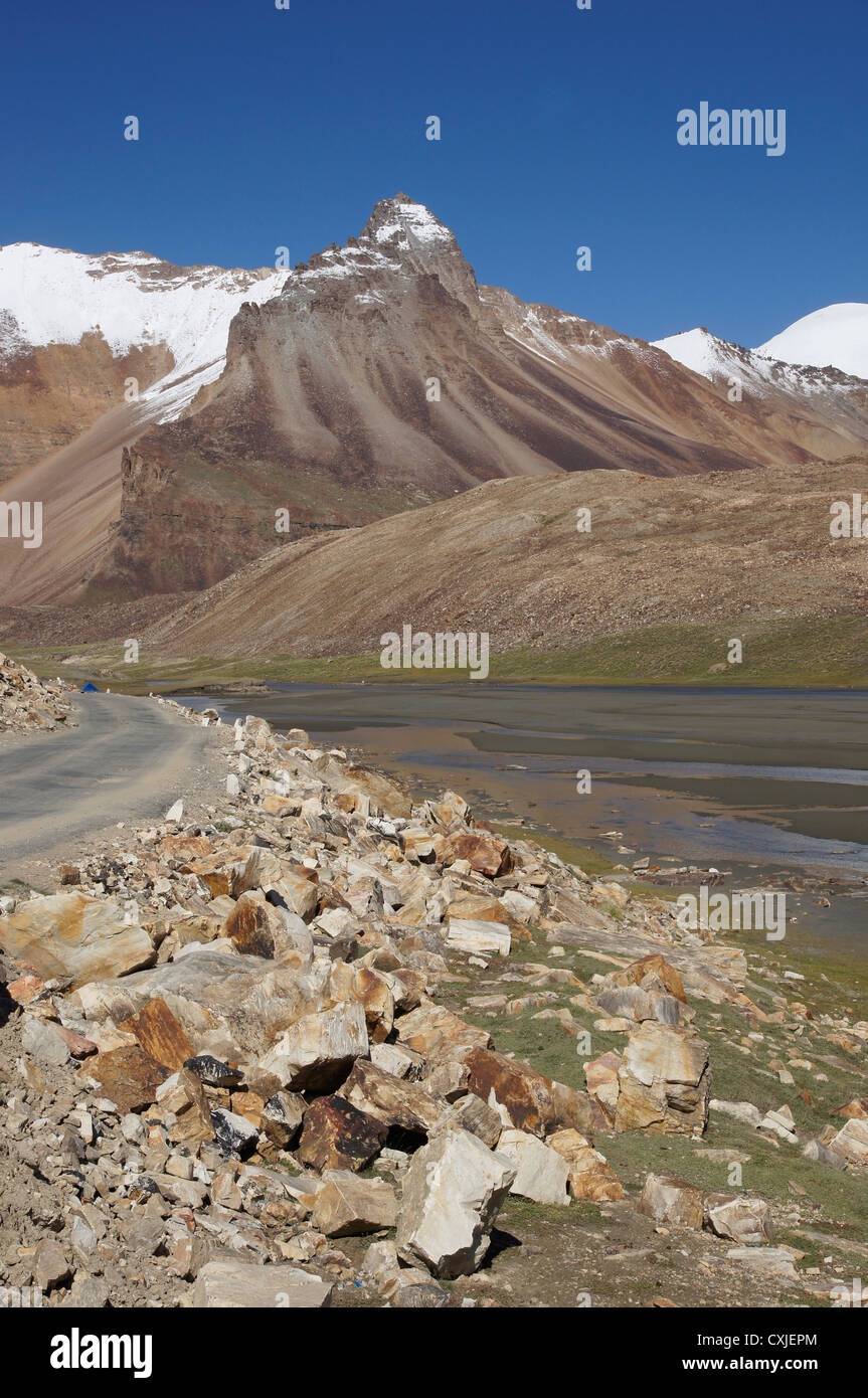 Landscape between Baralacha La (Bara-Lacha-Pass, 4890m) and Sarchu ...