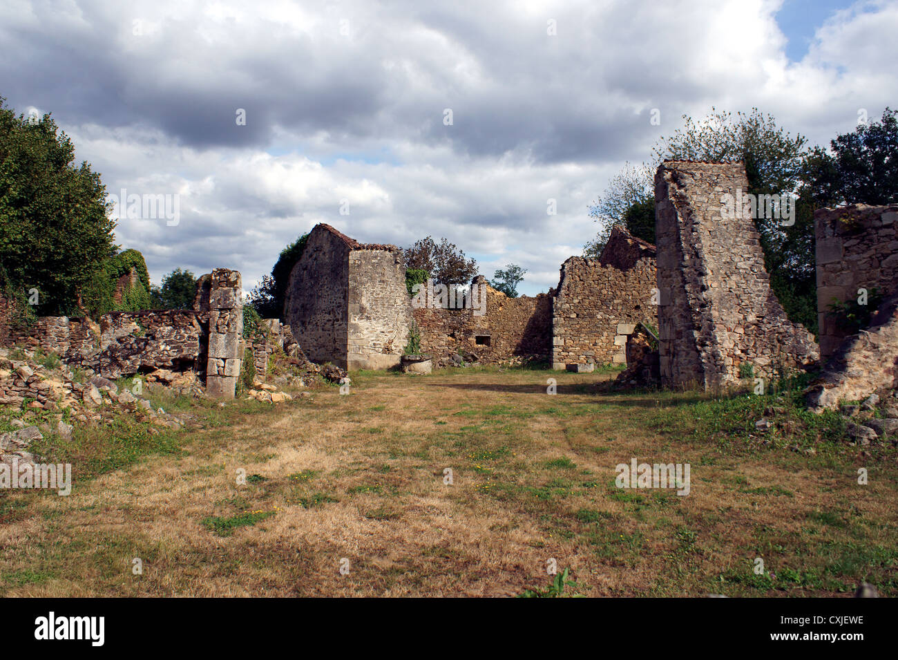 Oradour sur vayres hi-res stock photography and images - Alamy