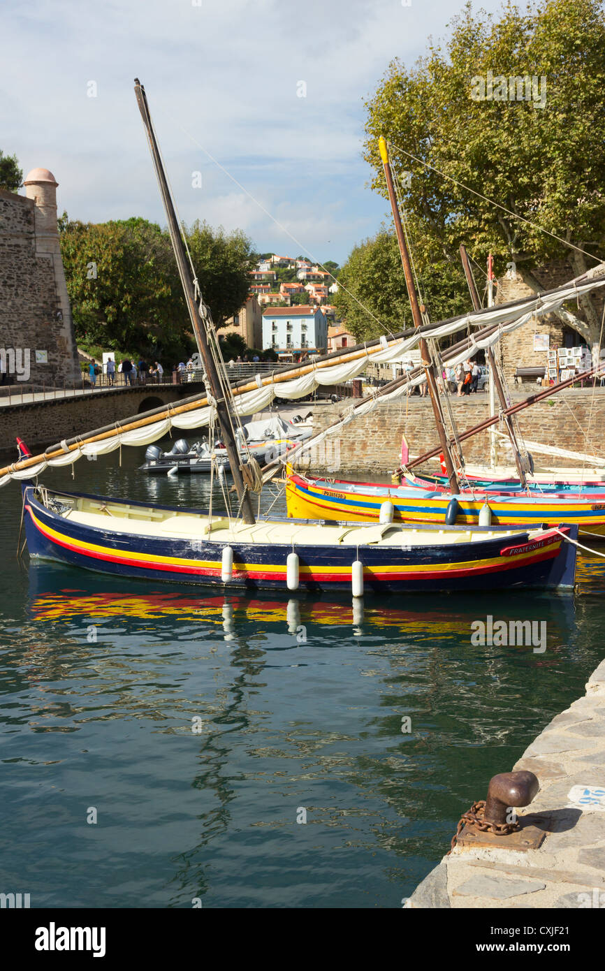 Colorful boats hi-res stock photography and images - Alamy