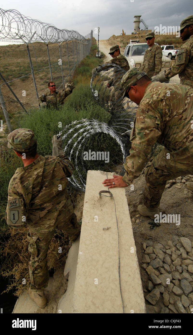 Barbed Wire Soldier Stock Photos & Barbed Wire Soldier Stock Images - Alamy