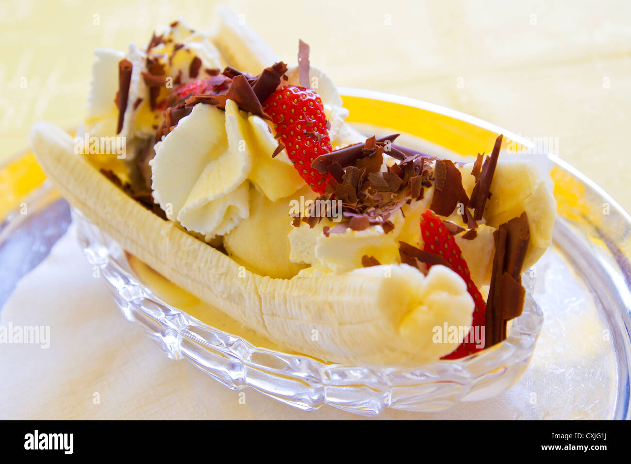 banana split on a plate Stock Photo - Alamy