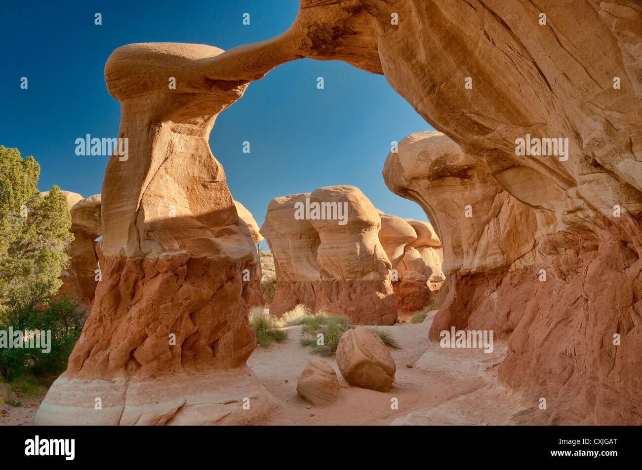 Metate Arch at Devil's Garden at Grand Staircase Escalante National ...