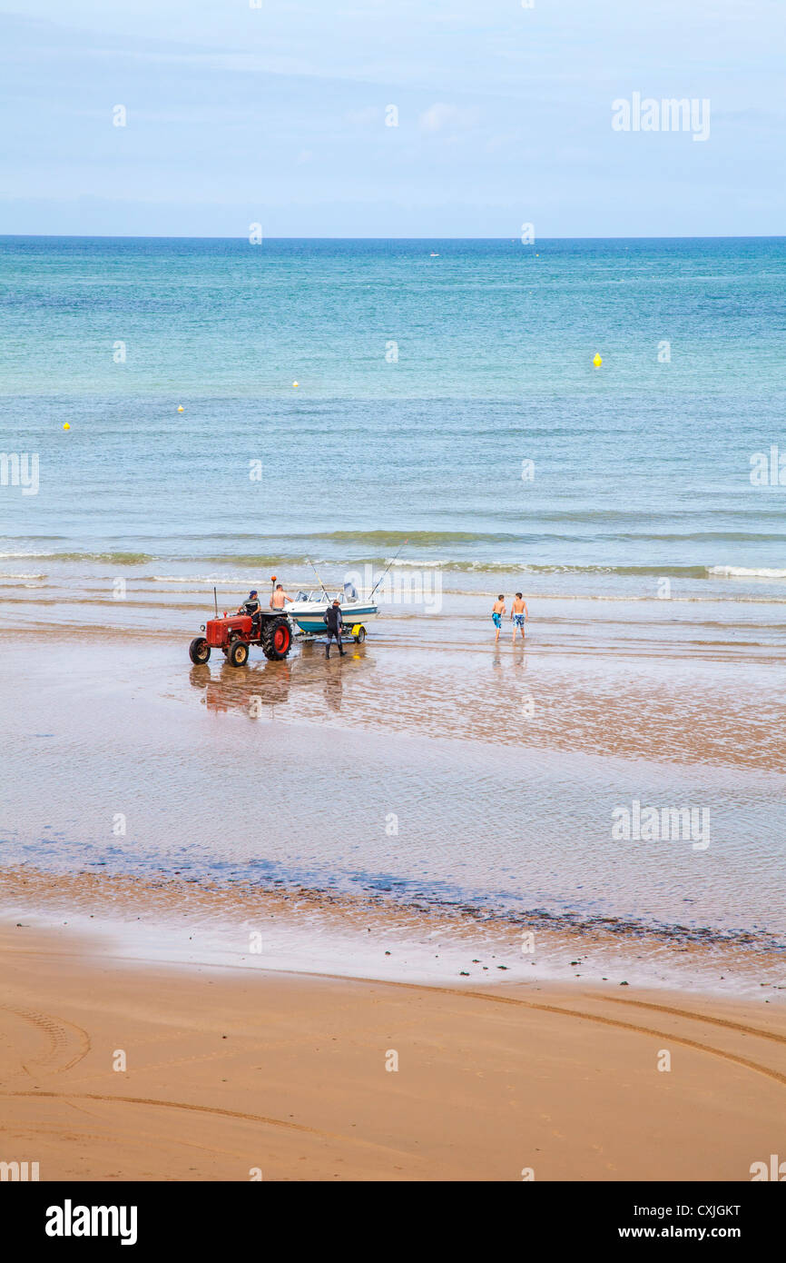 Tractor launching a boat hi-res stock photography and images - Alamy