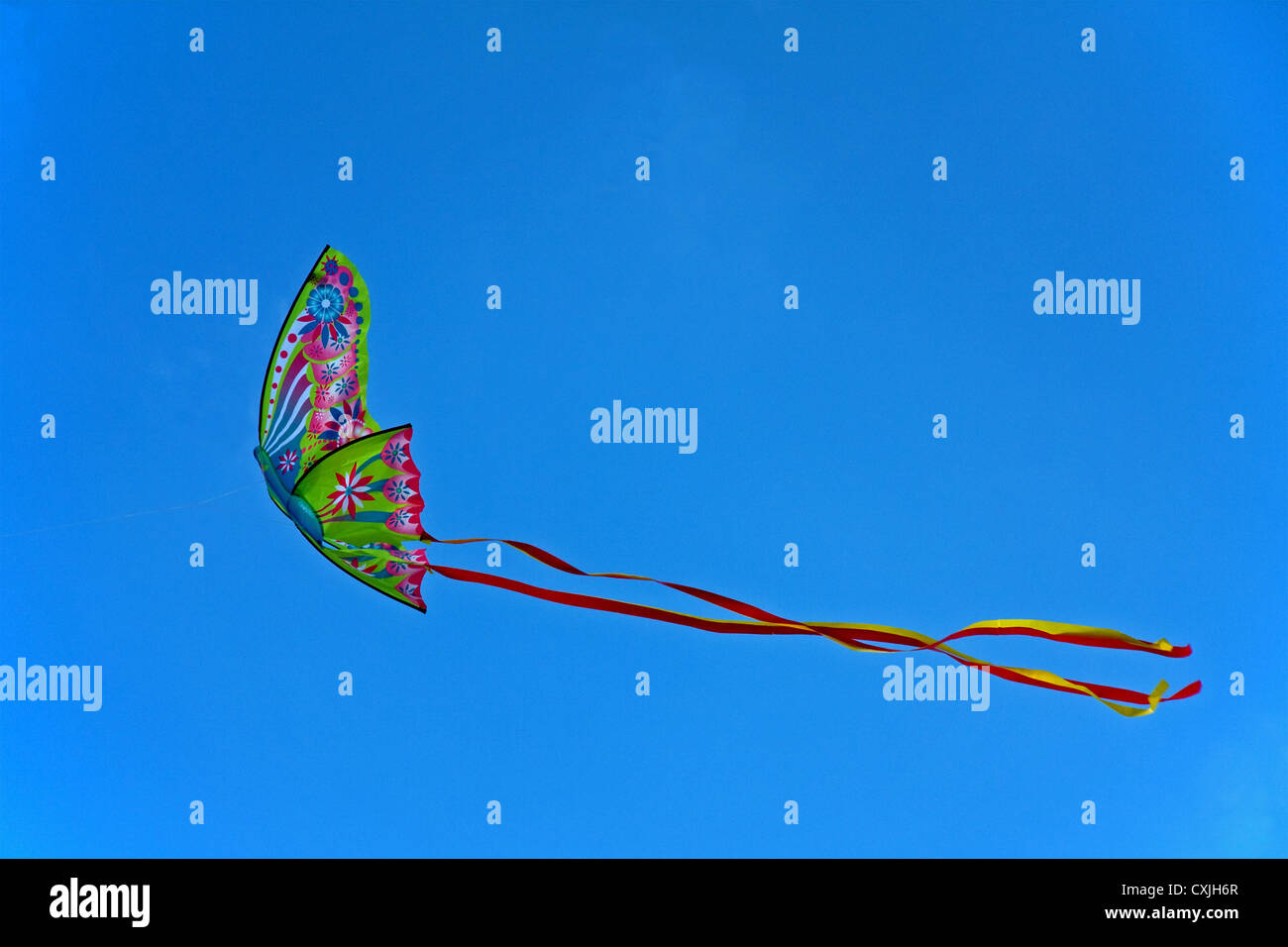 Butterfly flying hi-res stock photography and images - Alamy