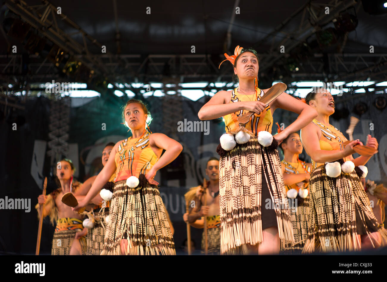 Maori performing arts hi-res stock photography and images - Alamy