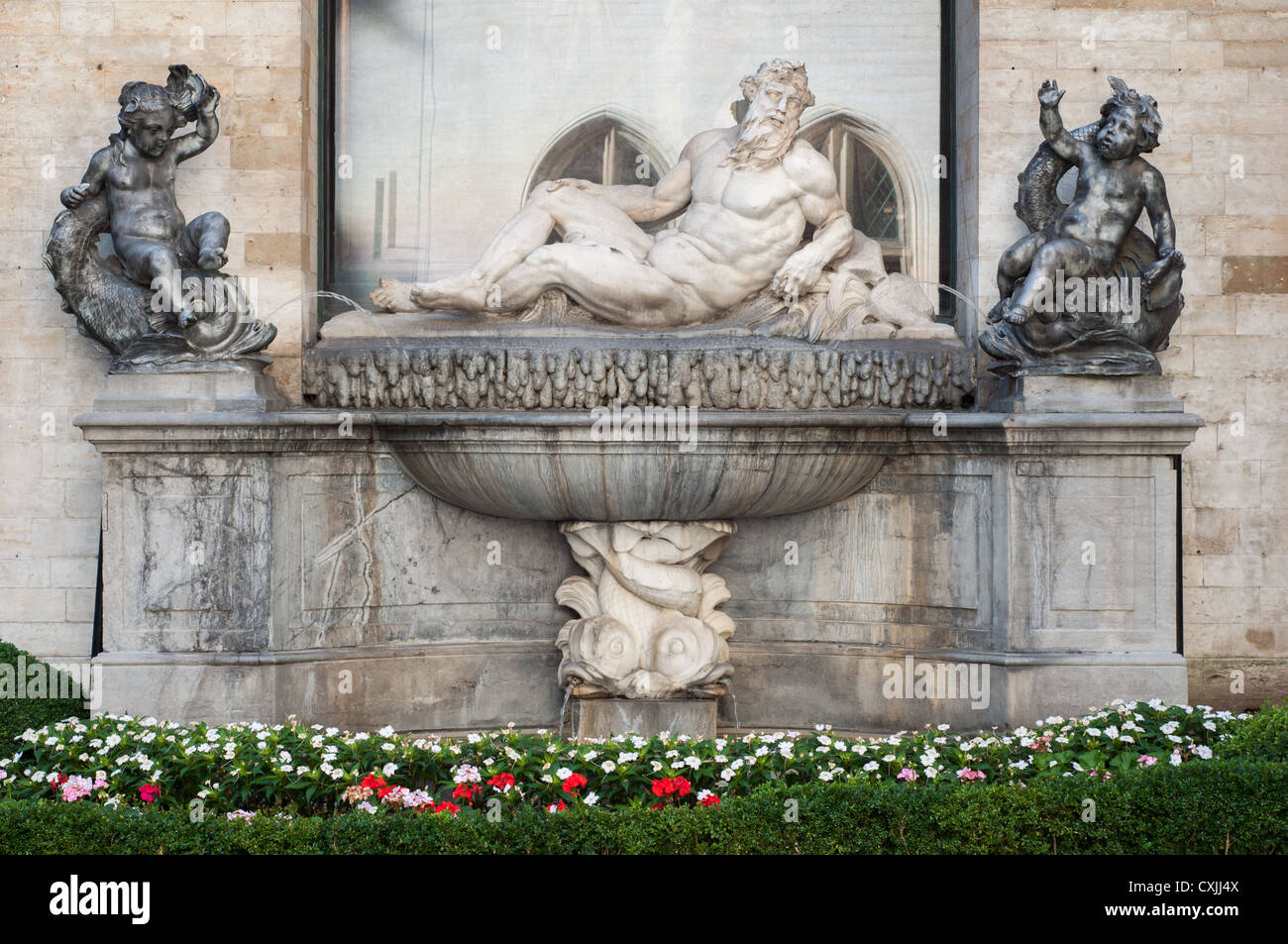A statue in the interior square of the Town Hall in the Grand Place ...