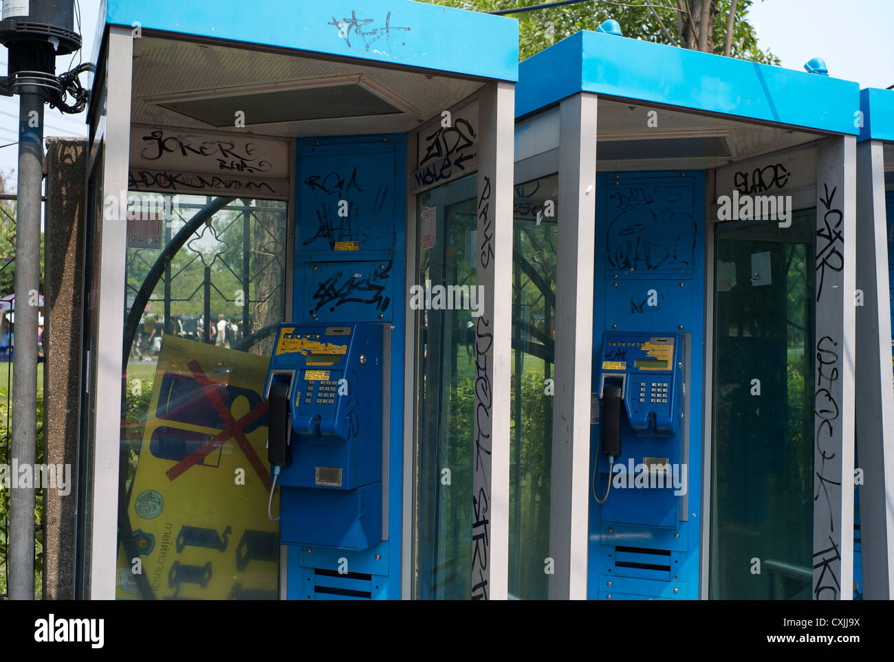 Telephone box graffiti hi-res stock photography and images - Alamy