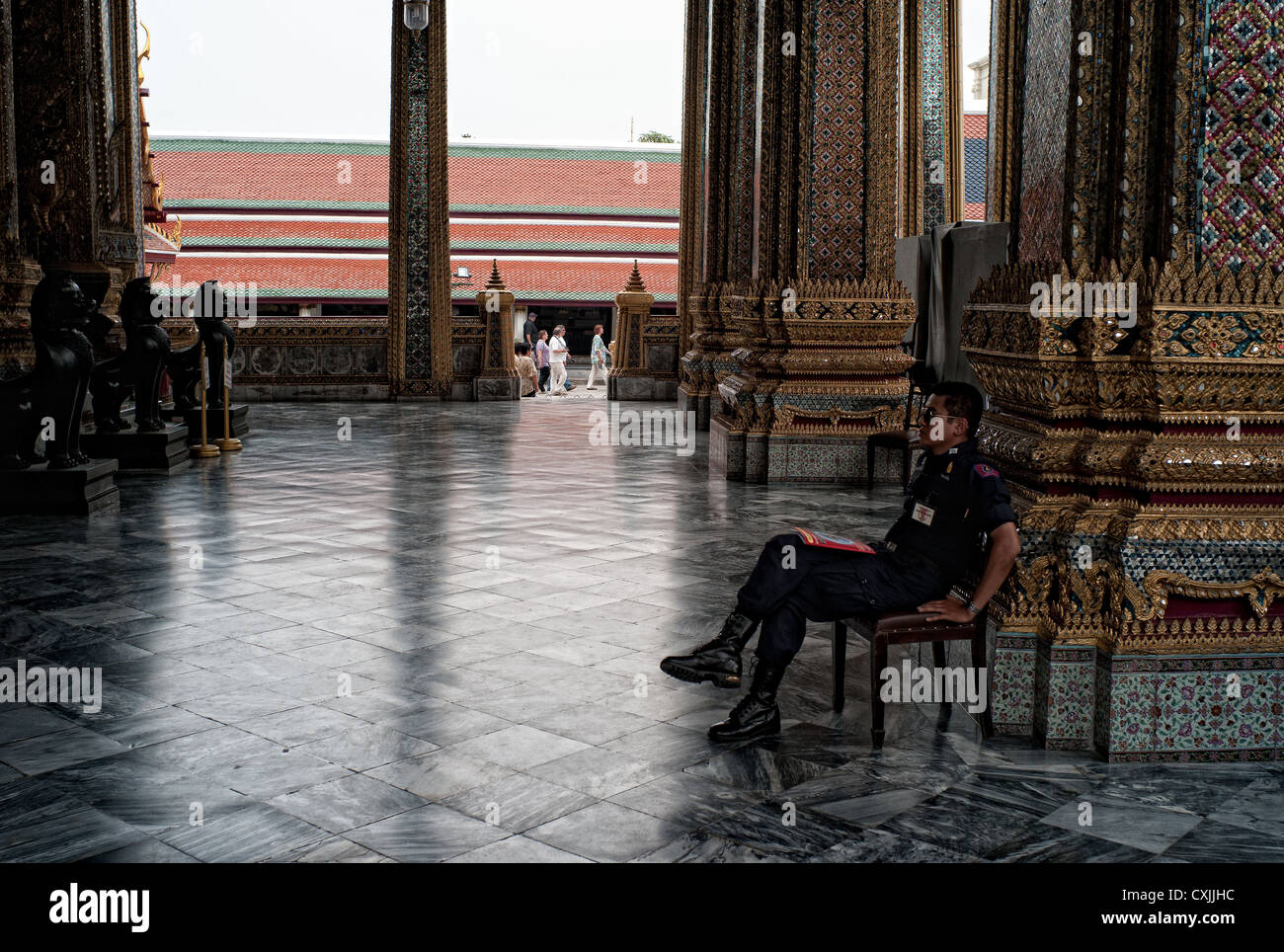 Thai Police Man At Grand Palace Bangkok Thailand Stock Photo - Alamy