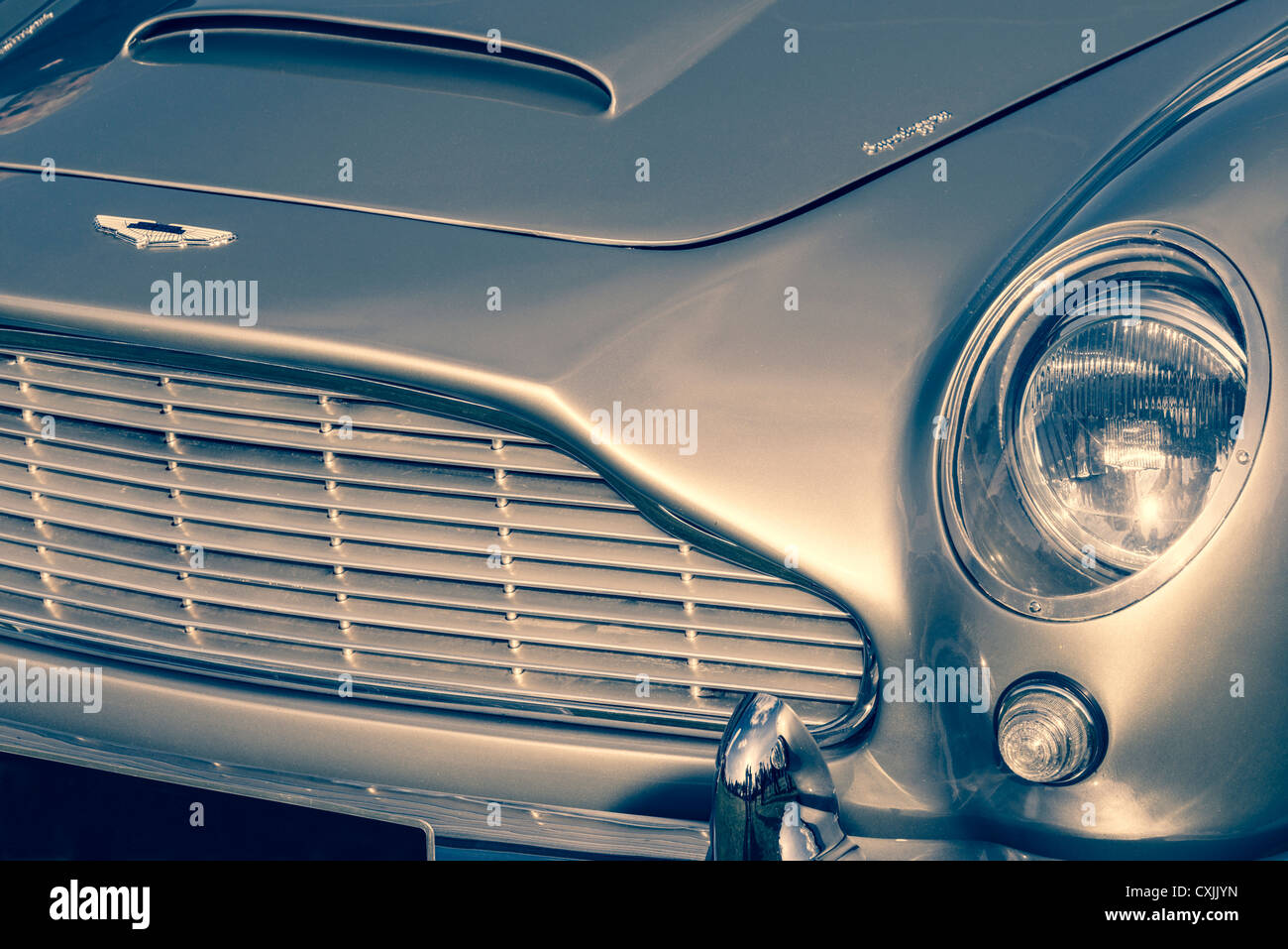 James bond car aston martin db5 hi-res stock photography and images - Alamy
