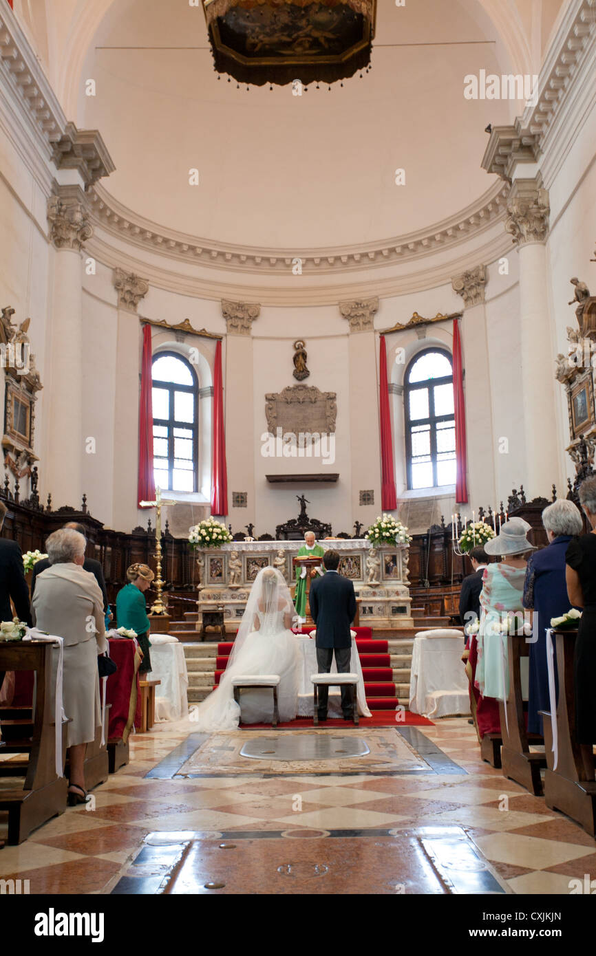 Mass wedding hi-res stock photography and images - Alamy