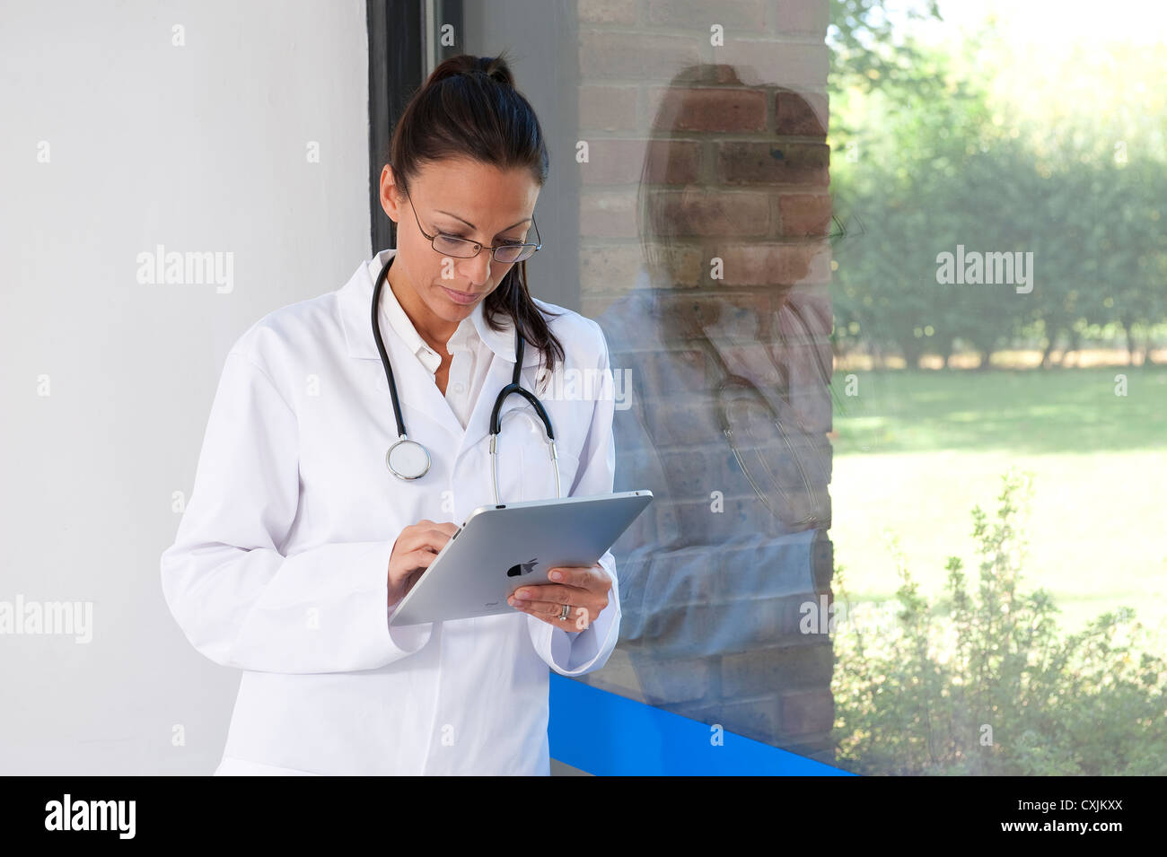 female doctor using ipad tablet computer Stock Photo - Alamy