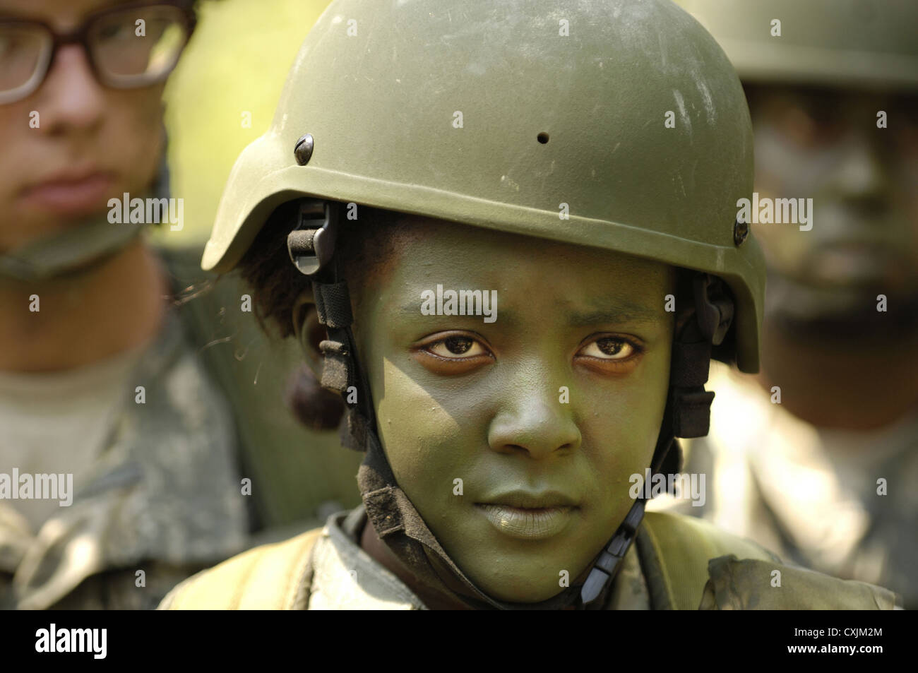 Us army women in training hi-res stock photography and images - Alamy