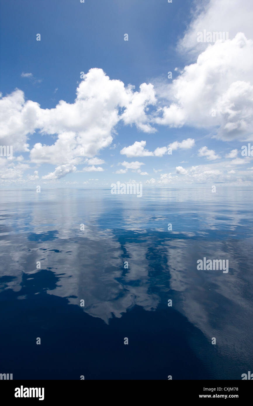Sky some clouds sun ocean hi-res stock photography and images - Alamy
