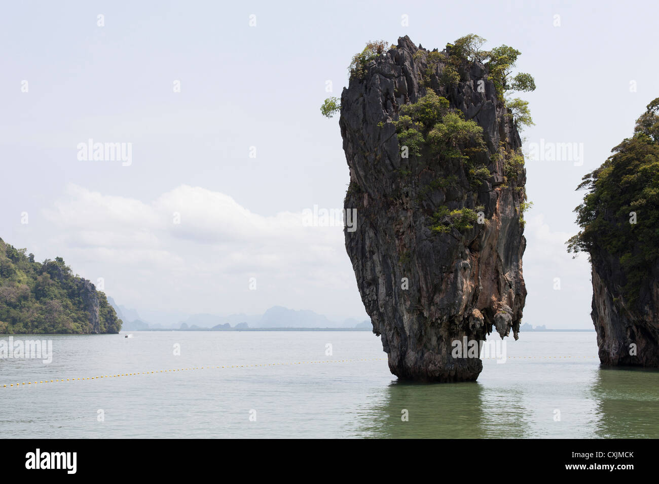 James bond setting hi-res stock photography and images - Alamy