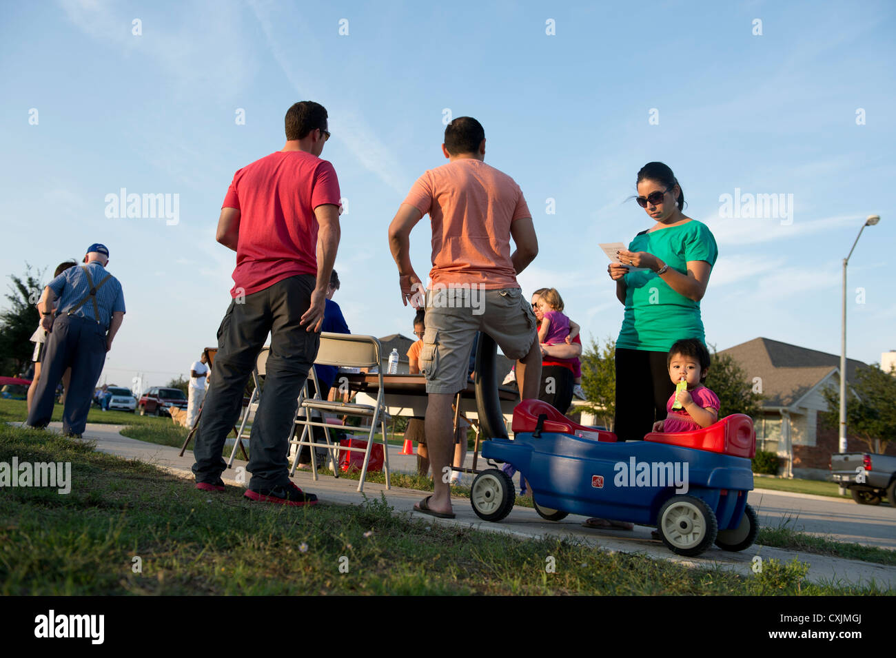 Families gather at neighborhood park with police for the annual ...