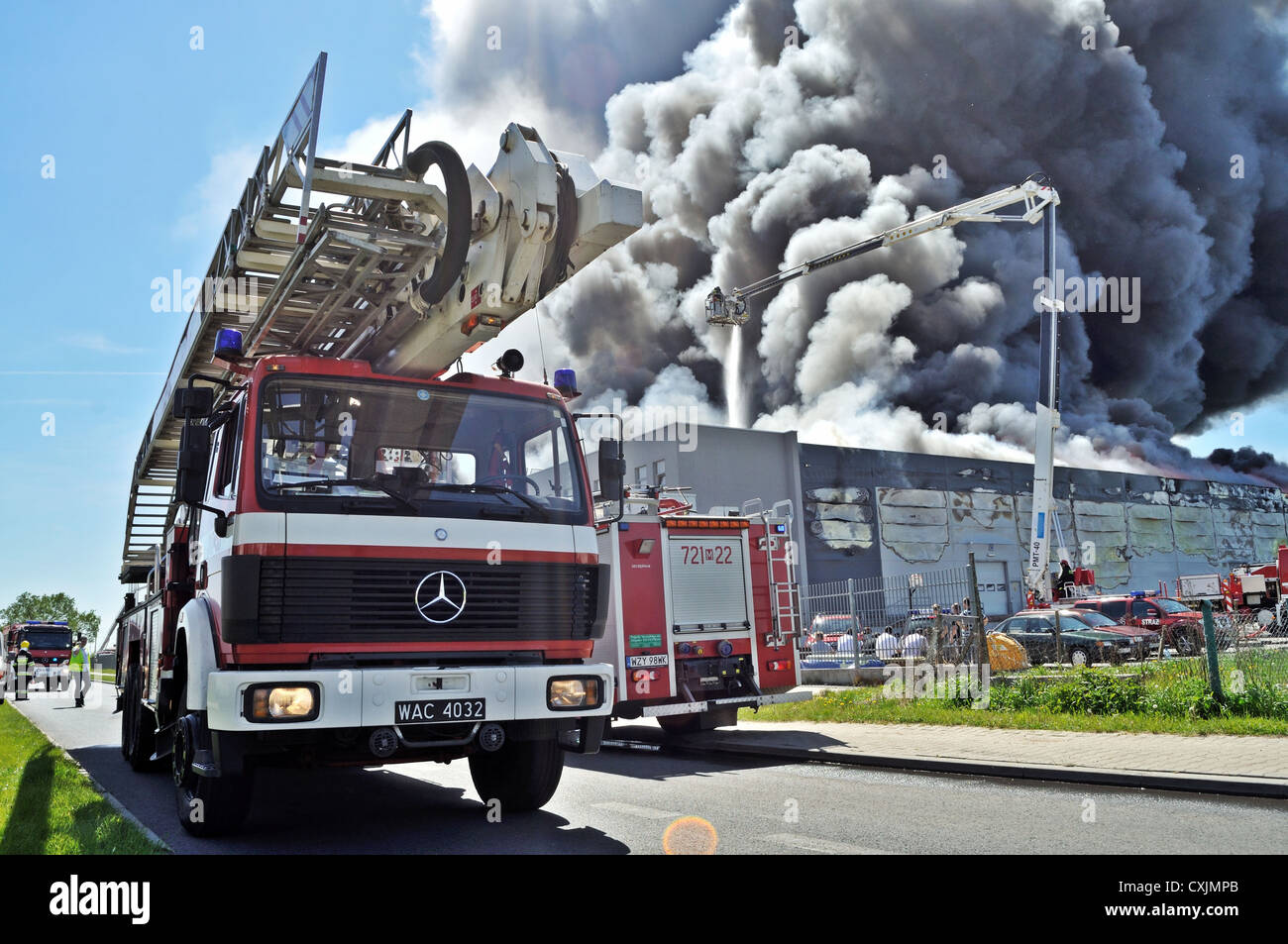 Firefighting effort hi-res stock photography and images - Alamy