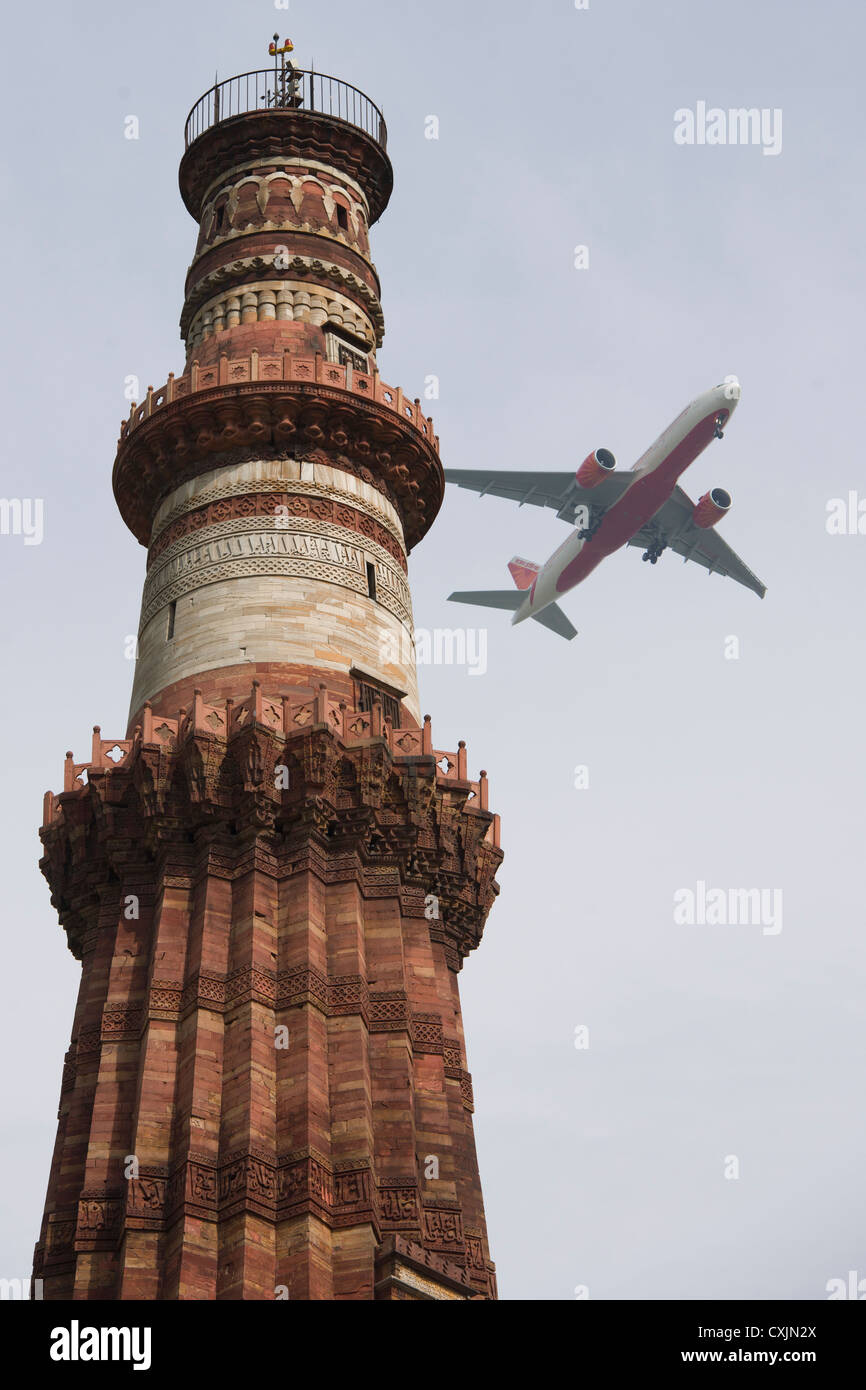 Jet Aircraft flying behind the Qutub Minar, New Delhi, India Stock ...