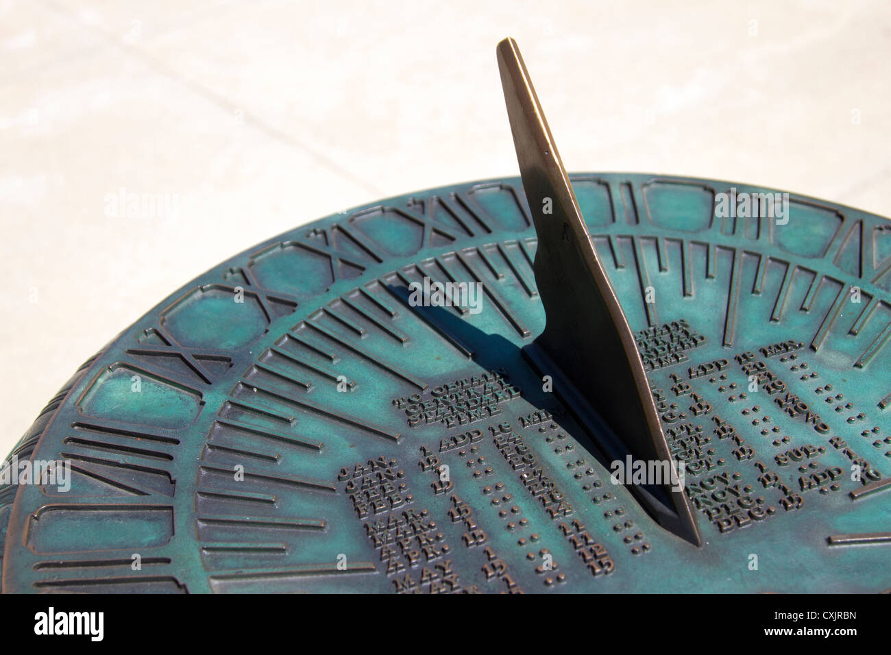 Sun dial hi-res stock photography and images - Alamy