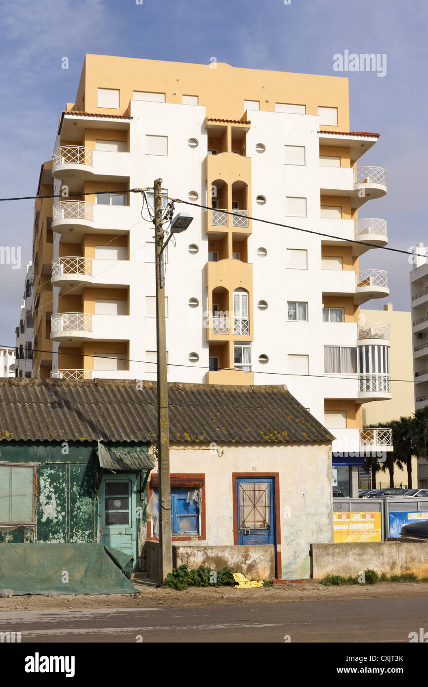 Dilapidated residential area hi-res stock photography and images - Alamy