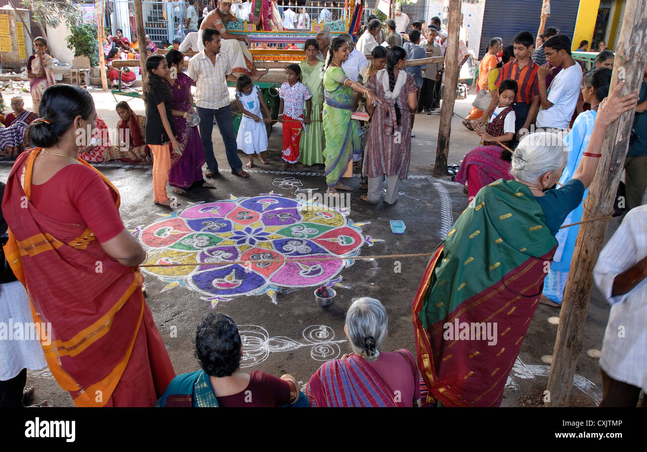 Making Kolam;Rangoli in front of kapaleeswarar temple during ...