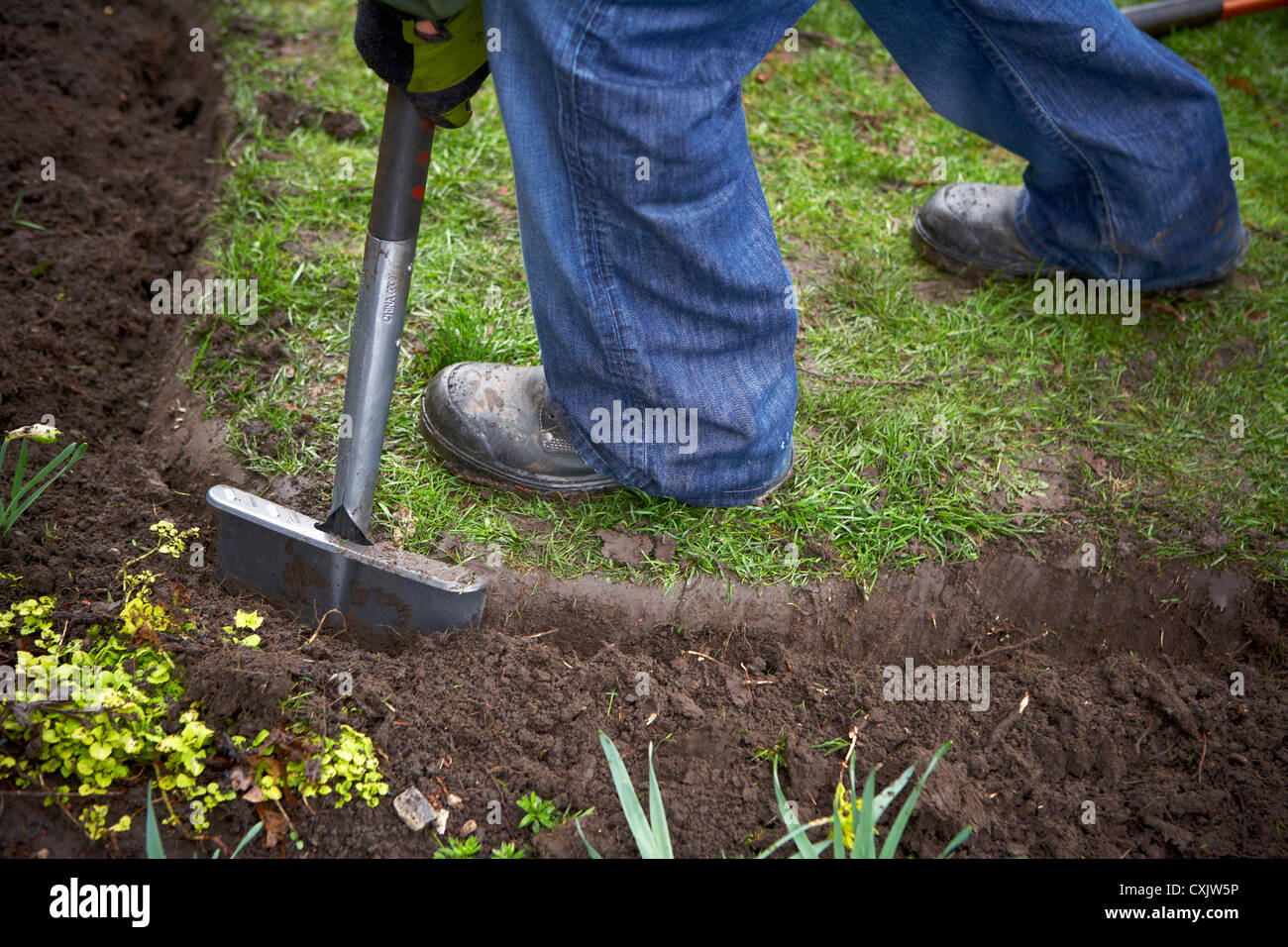 Lawn edging hi-res stock photography and images - Alamy