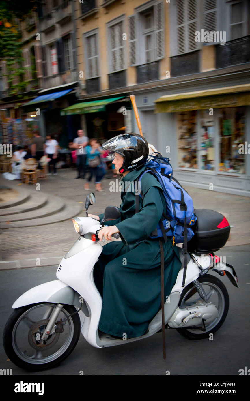 Street view. Bayonne. Pyrénées-Atlantiques, France Stock Photo - Alamy