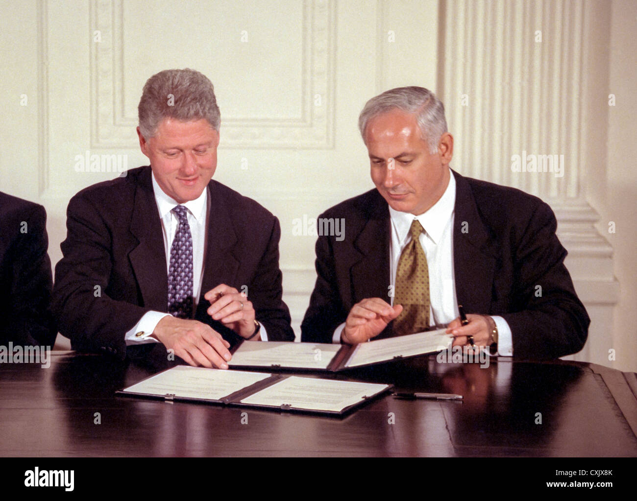 US President Bill Clinton and Israel Prime Minister Benjamin Netanyahu ...