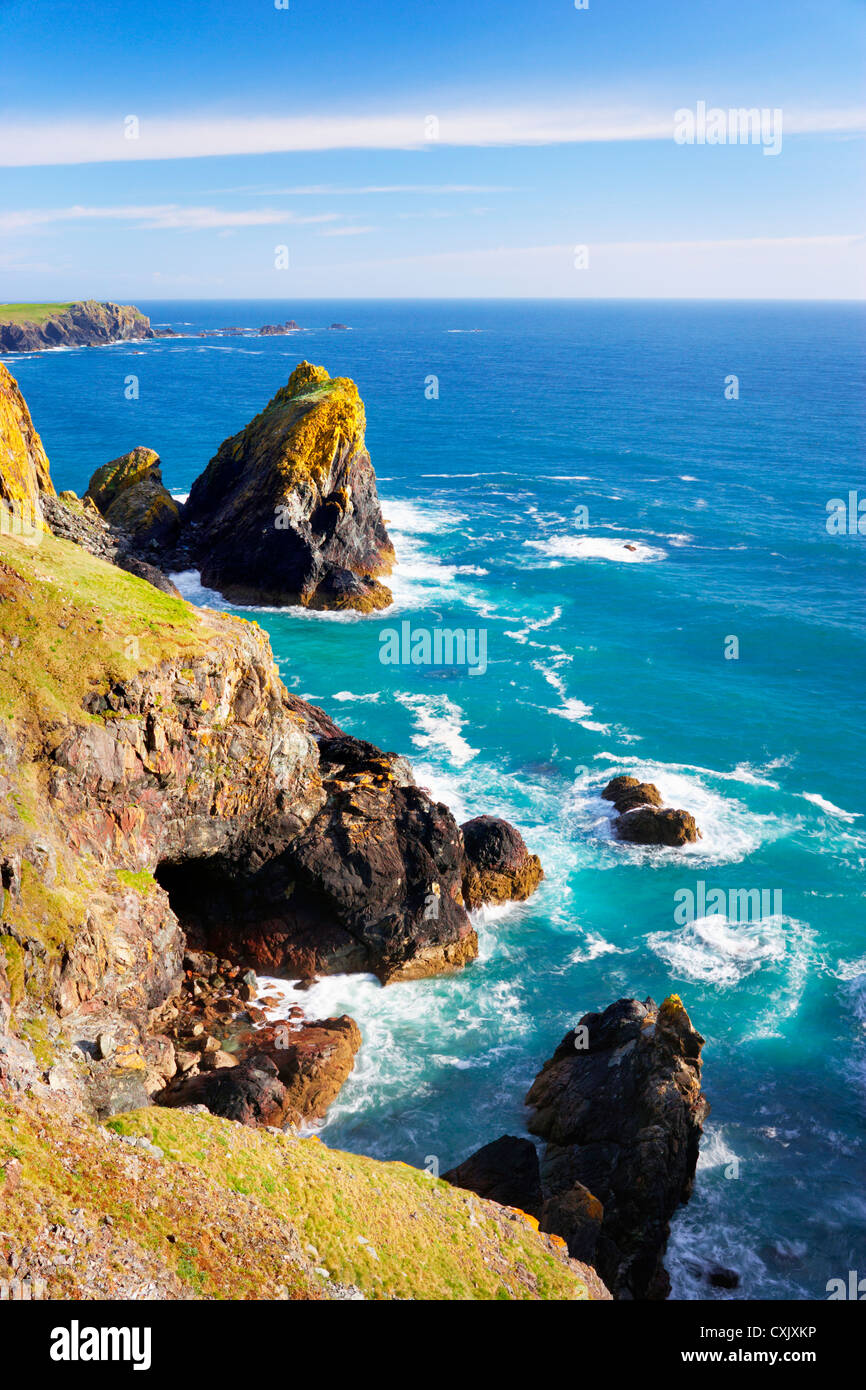 Sea stacks and Cliffs at Kynance Cove, Lizard Peninsula, Cornwall ...