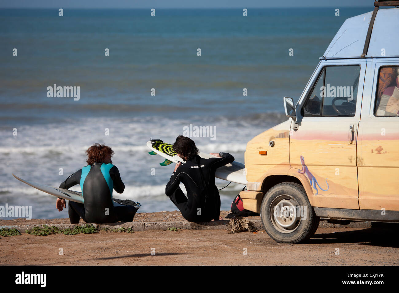 Surfing van hi-res stock photography and images - Alamy