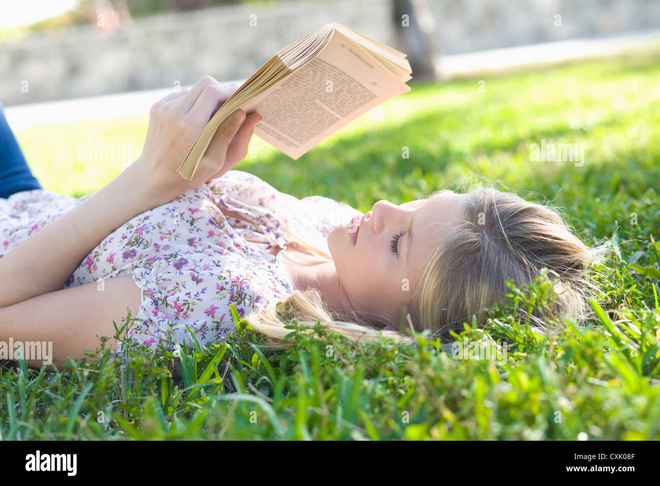 One of us is lying book hi-res stock photography and images - Alamy