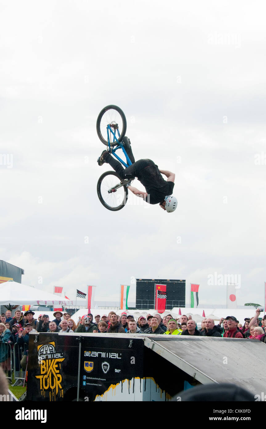 Cycle loop hi-res stock photography and images - Alamy