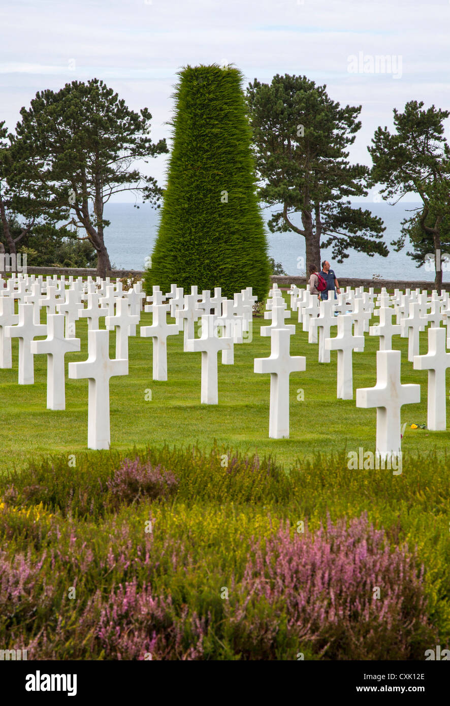 Normandy ww2 cemetery hi-res stock photography and images - Alamy