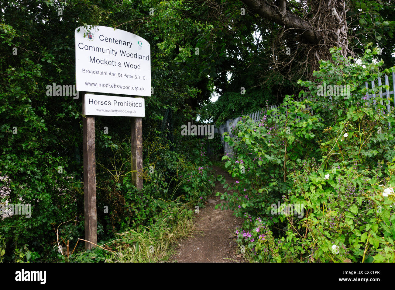 Woodland Sign High Resolution Stock Photography and Images - Alamy