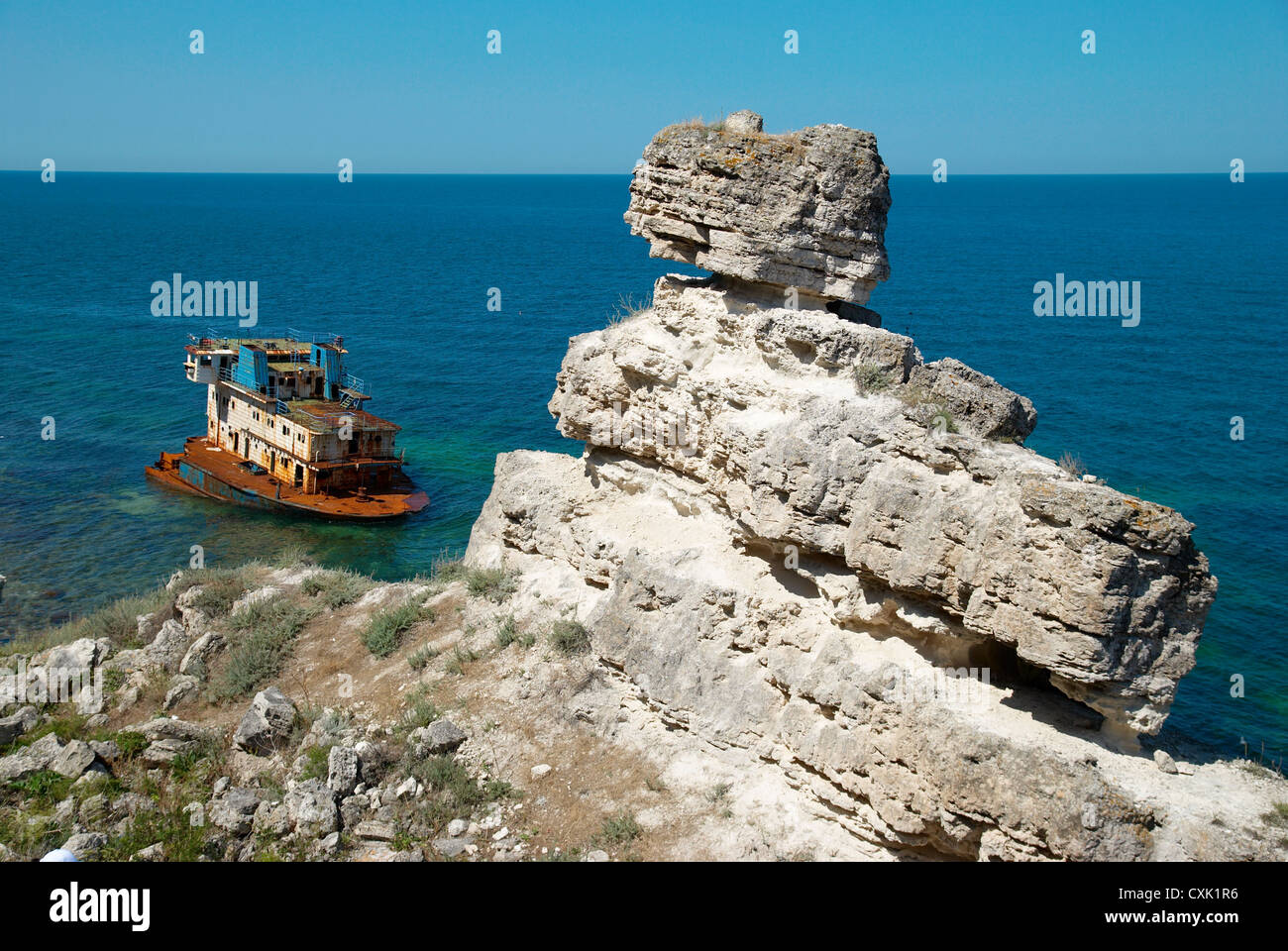 Ship wreck deep sea hi-res stock photography and images - Alamy