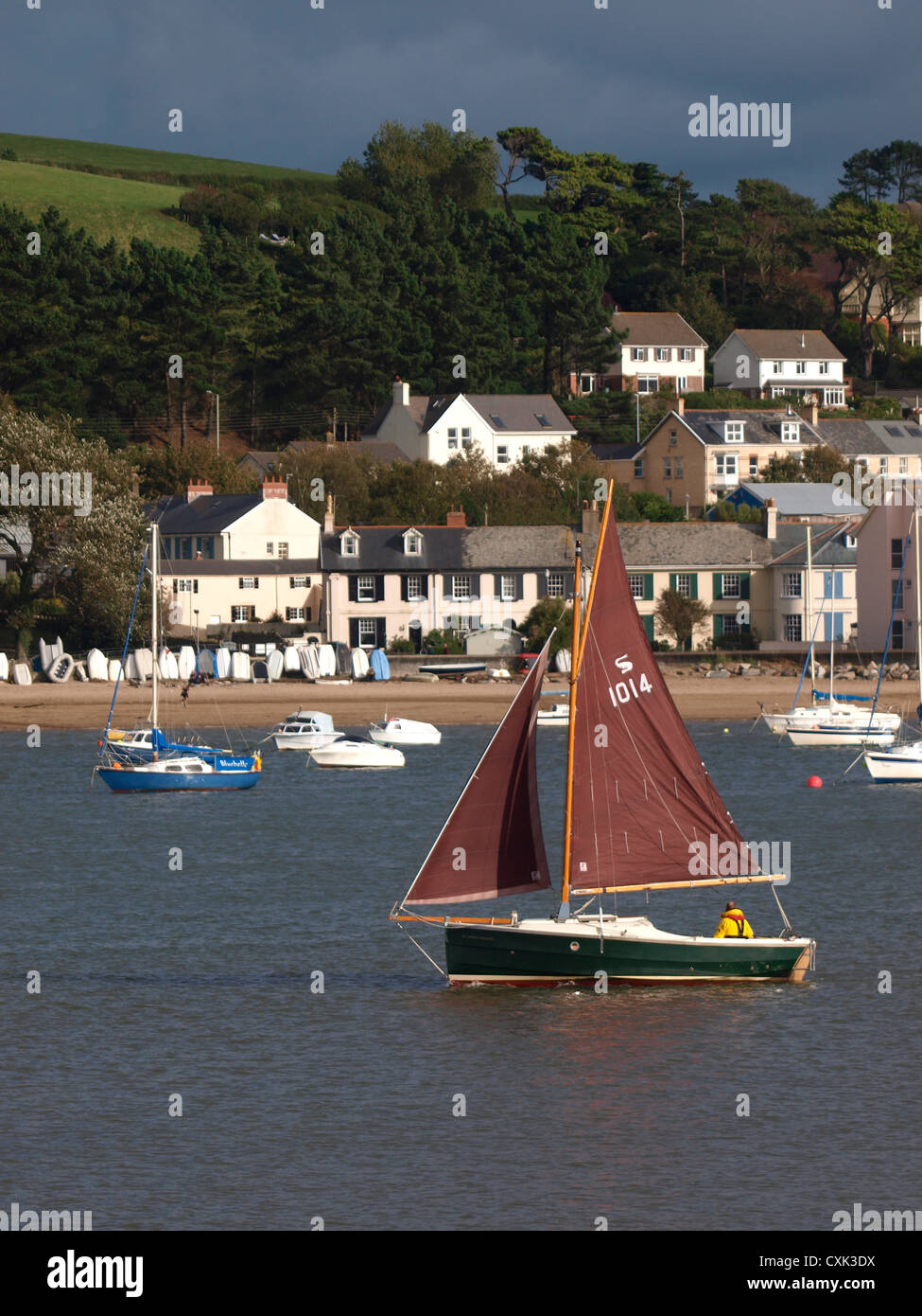 Sail boat red sails hi-res stock photography and images - Alamy