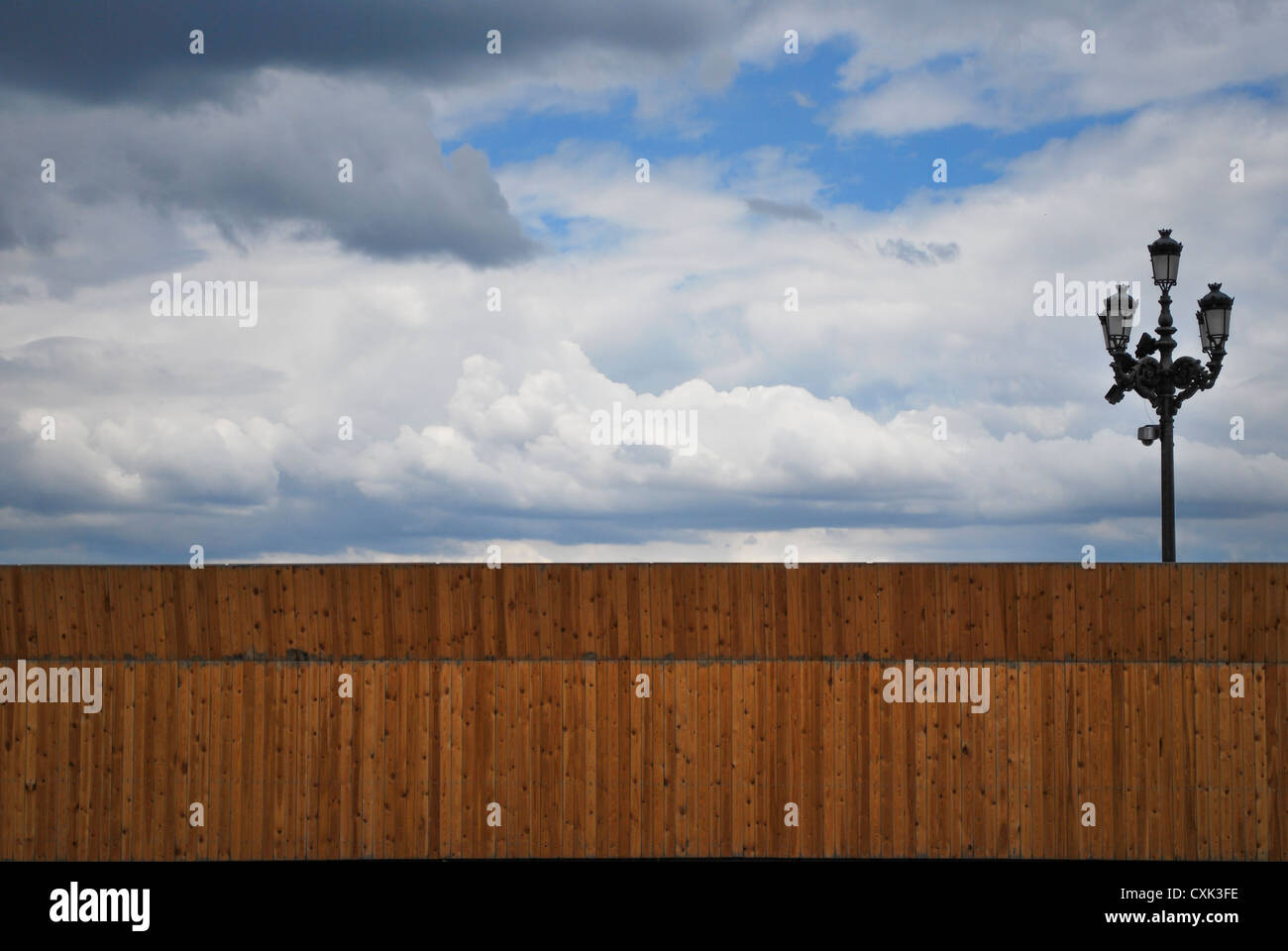 Sky and lamppost Background Stock Photo - Alamy