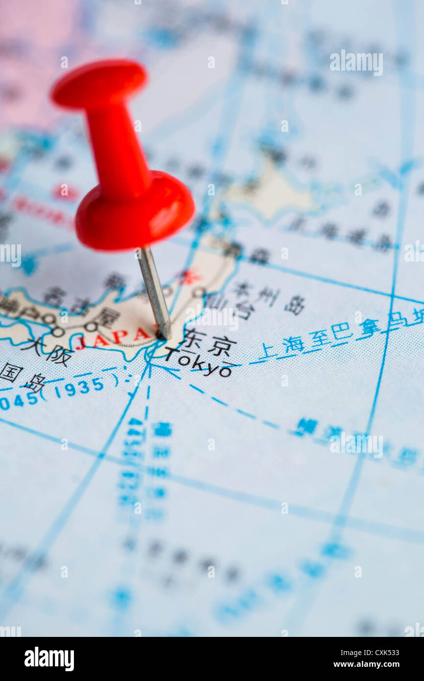 Thumbtack stuck in the map Stock Photo - Alamy