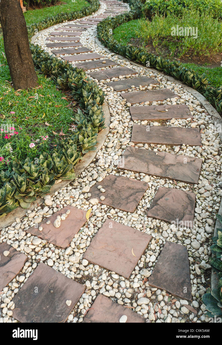 Garden path hi-res stock photography and images - Alamy