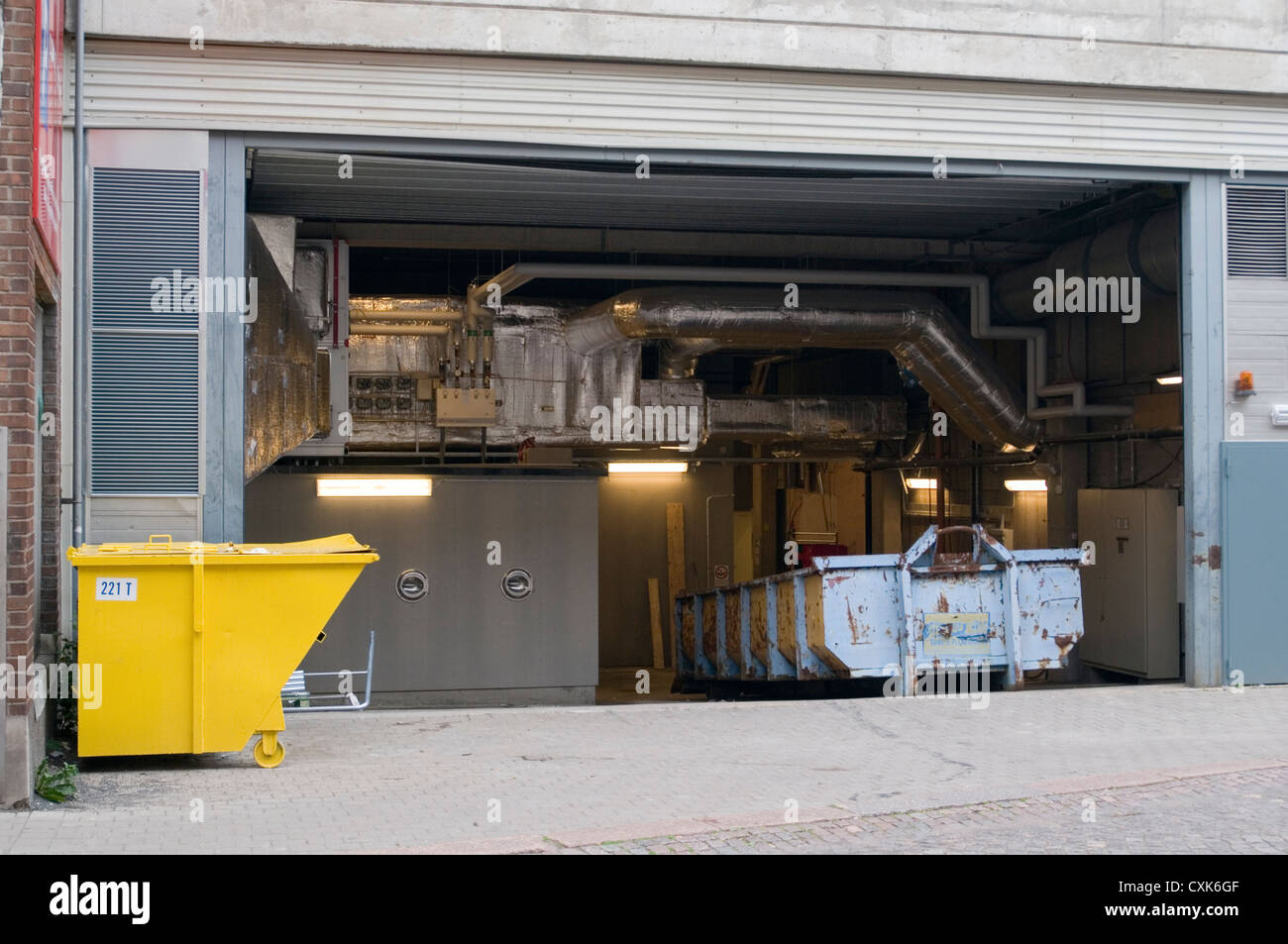 Delivery bays hi-res stock photography and images - Alamy