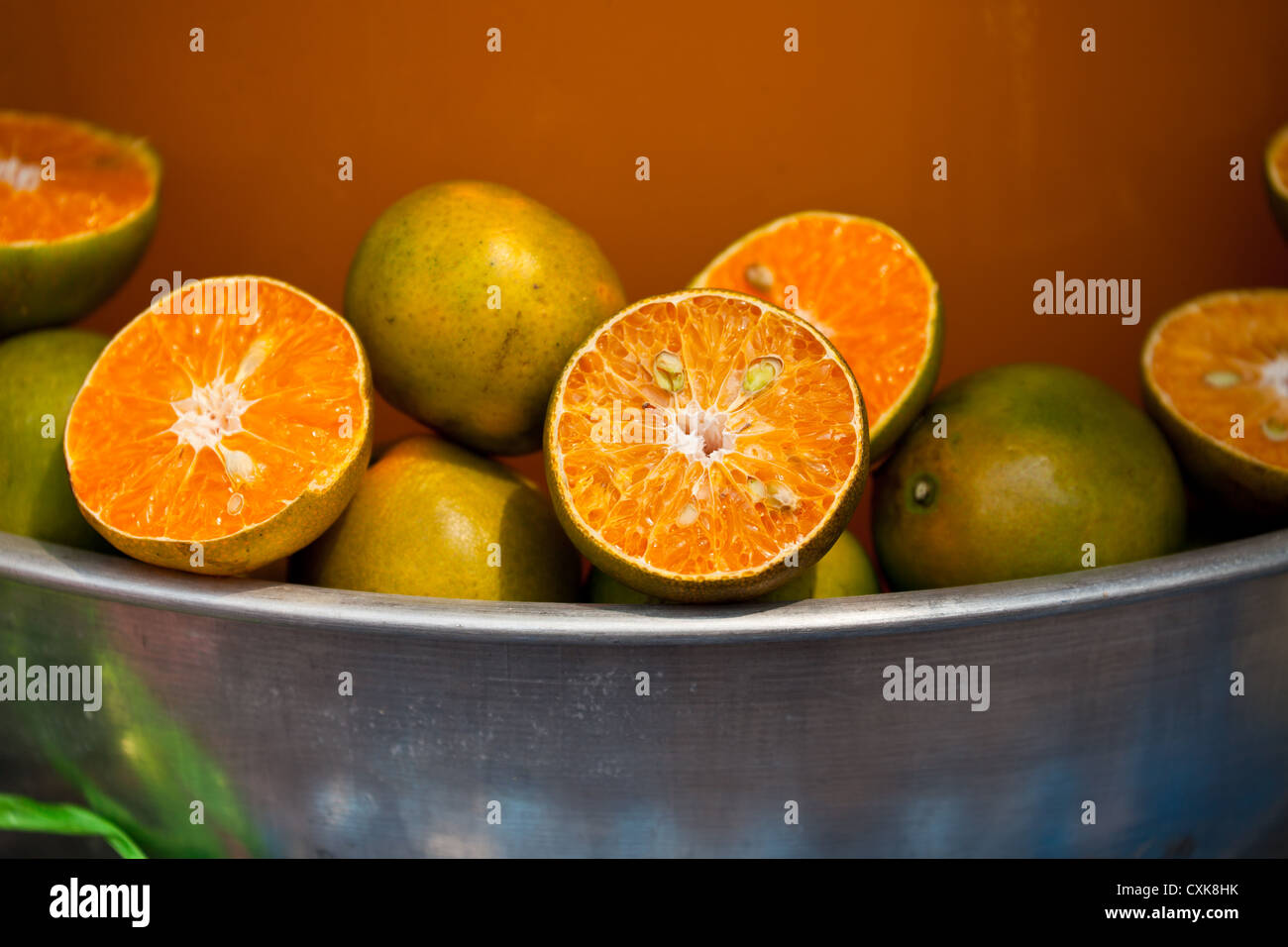 Oranges in thailand market hi-res stock photography and images - Alamy