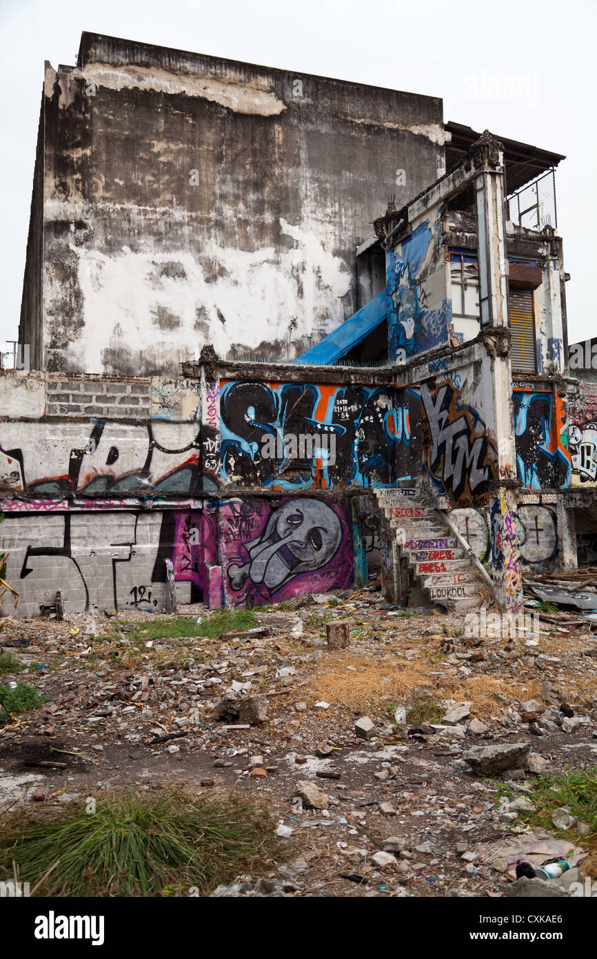 Old Building in Decay in Bangkok Stock Photo - Alamy