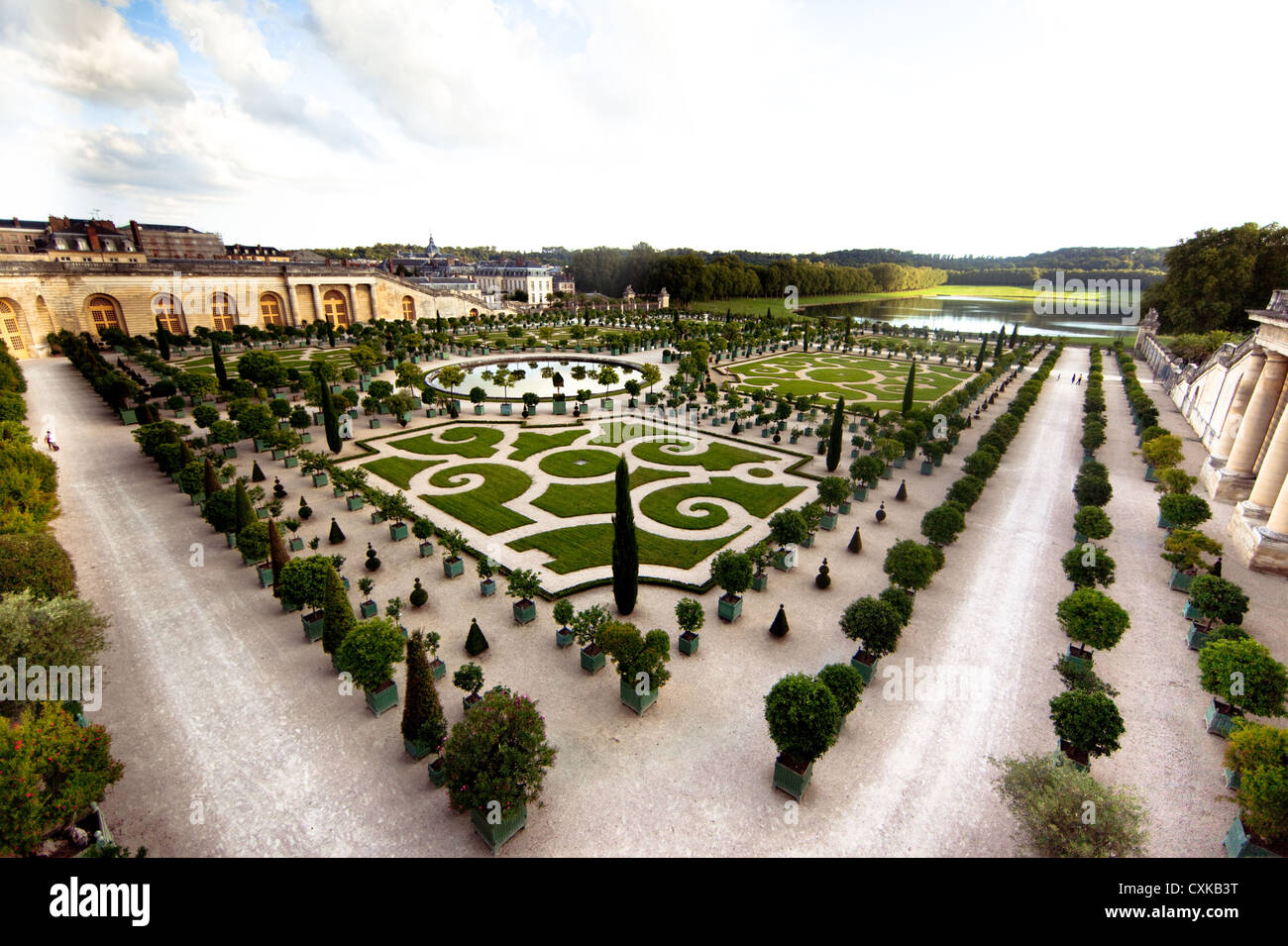Garden paris maze hi-res stock photography and images - Alamy